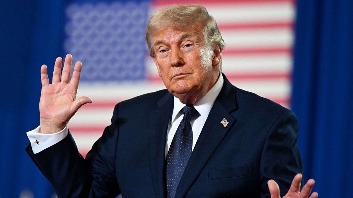Donald Trump Gets Booed as He Arrives at MSG for Knicks Game - Mandatory