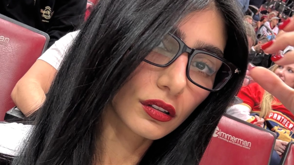 Mia Khalifa’s Cleavage-Baring Dress Has Details You Won’t Notice at ...