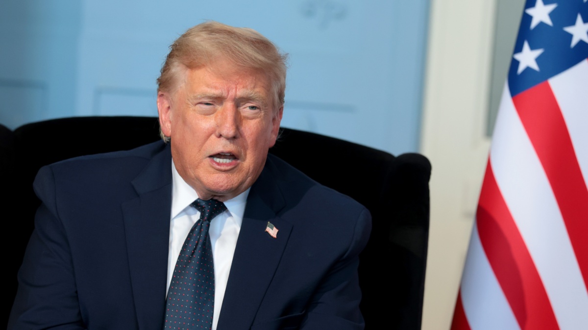 Donald Trump Criticized for 'Smirking' At Controversial Michelle Obama ...