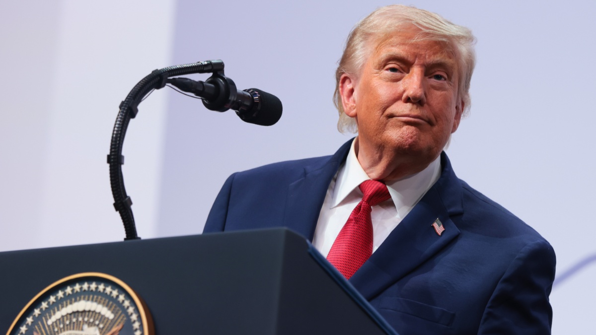 Donald Trump’s Speech Was Interrupted by Man Raising Both Middle ...