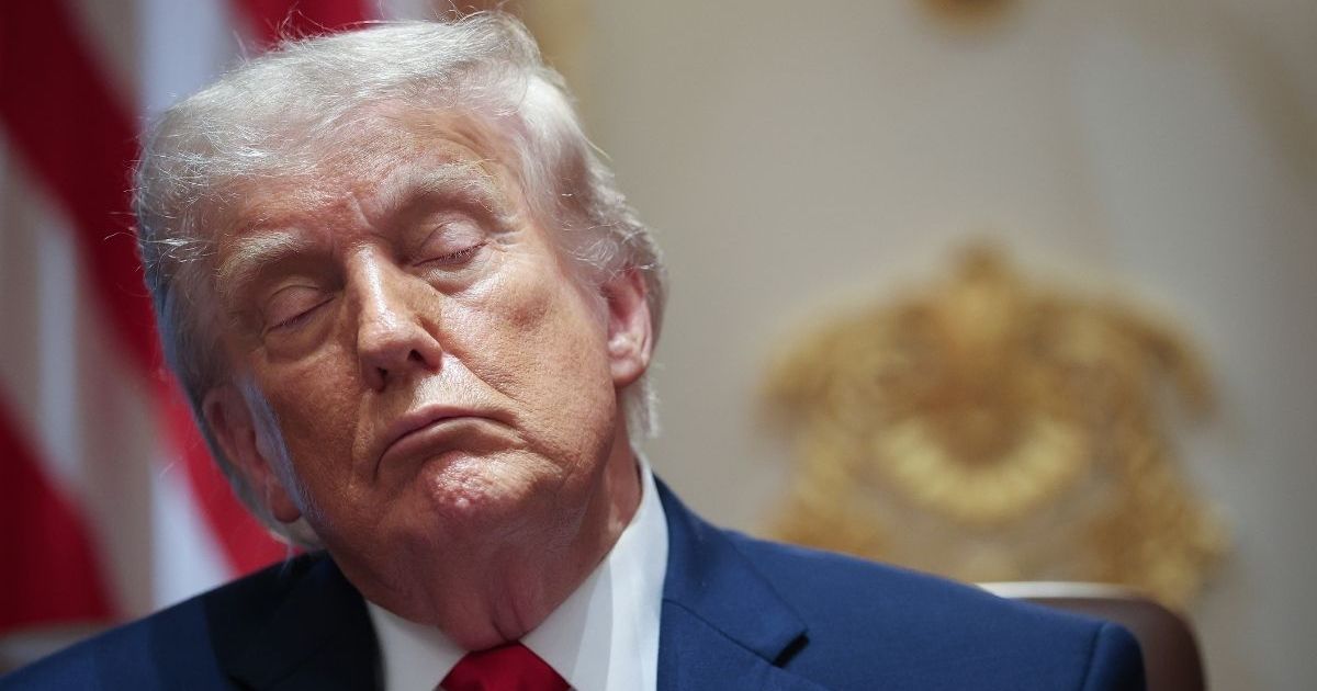 Donald Trump Appears to Fall Asleep During Knicks Game & the Internet ...