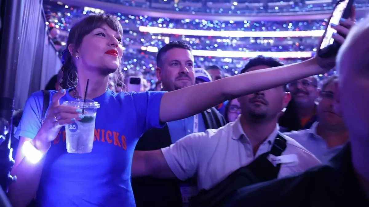 Hank Azaria Explains Why Taylor Swift’s Knicks Appearance Bothered Him ...