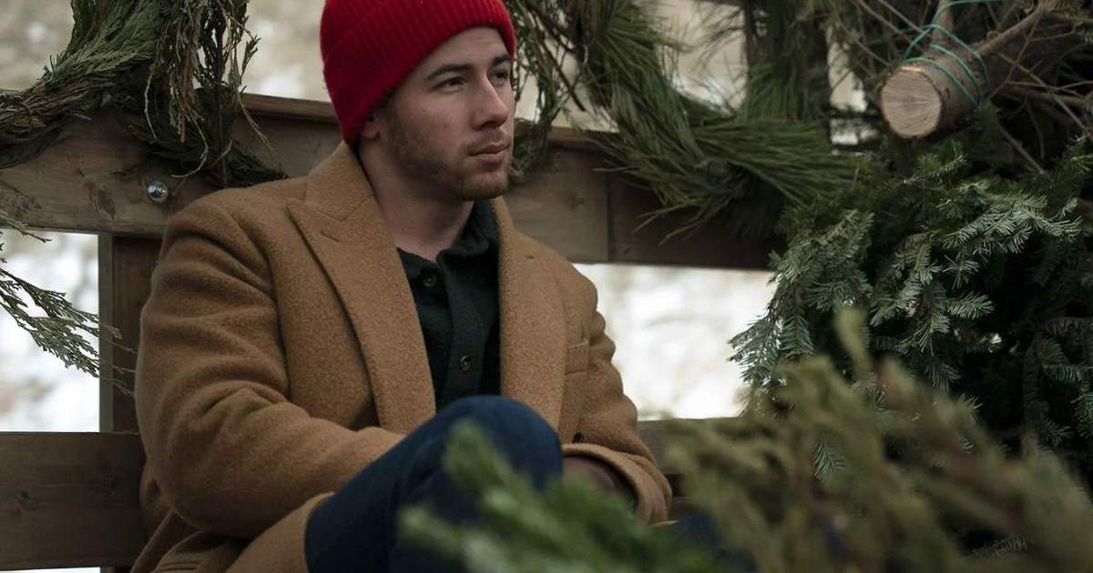 Nick Jonas Says a Flight With Glen Powell Turned Scary - Mandatory