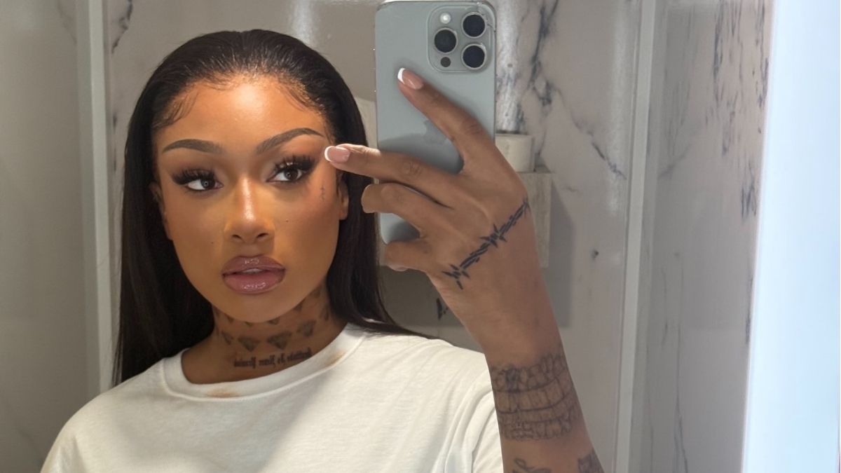 megan-thee-stallion-s-latex-jumpsuit-plunges-down-to-her-waist-mandatory