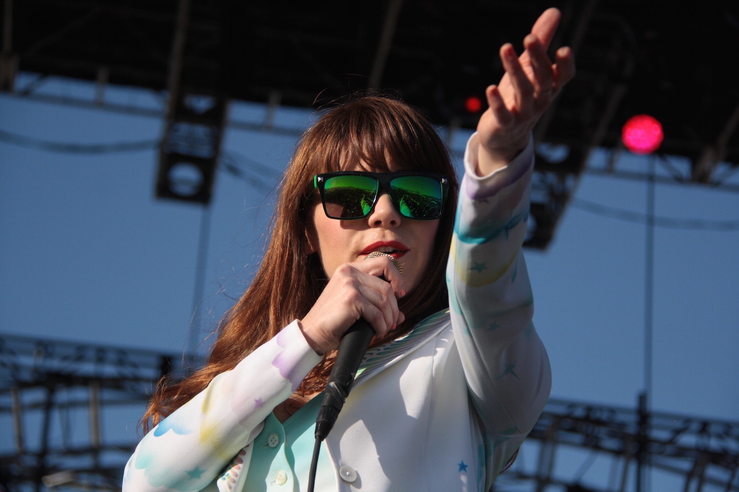 Coachella Photos: Jenny Lewis Gets Rainbow-Sassy in the Sunshine