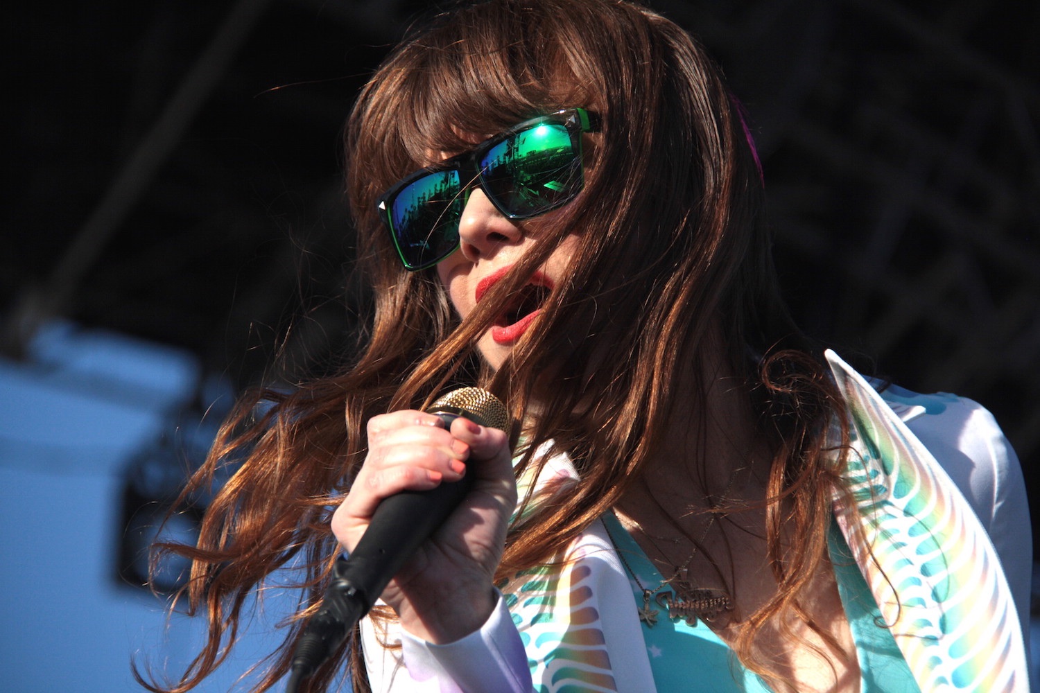 Coachella Photos: Jenny Lewis Gets Rainbow-Sassy in the Sunshine